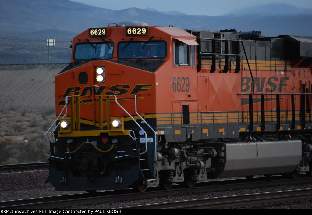 BNSF 6629 pulls a westbound Z-Train in this pre-dawn shot.